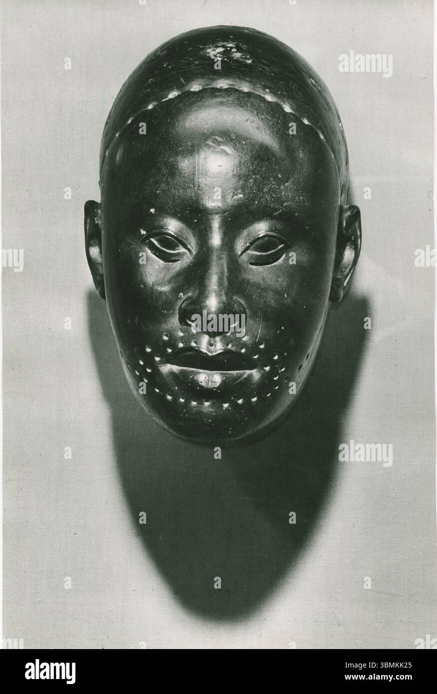 Copper mask of Oni Obalufon II Stock Photo - Alamy