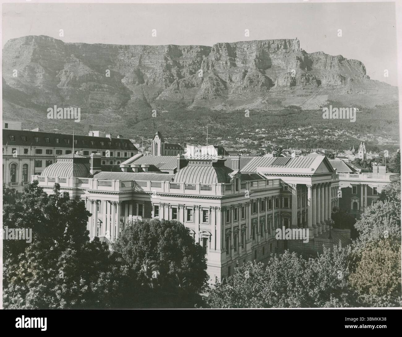 View of the South African parliament building in Cape Town Stock Photo ...