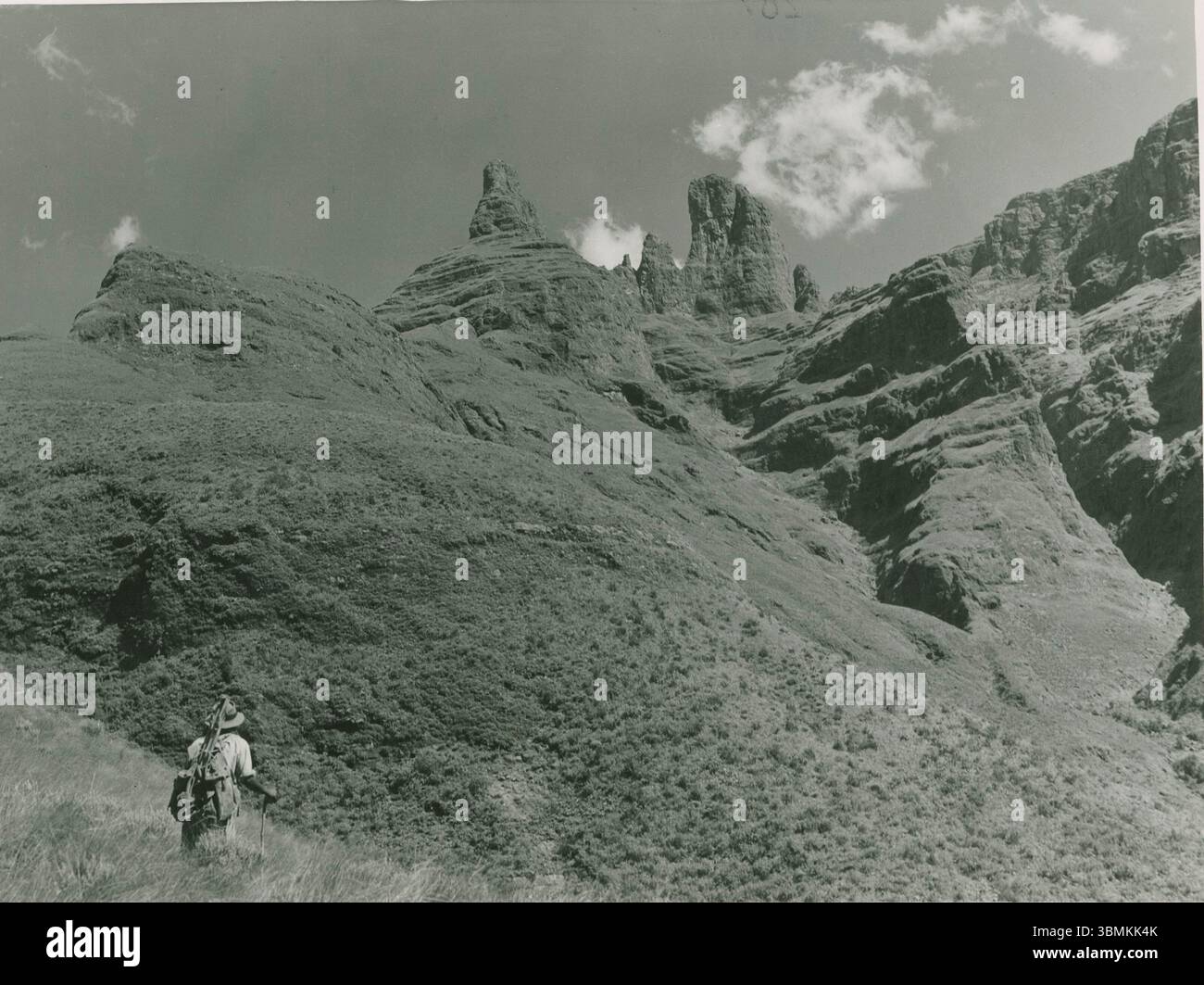 View of the peaks of the Pyramid and the Column in the Drakensberg ...
