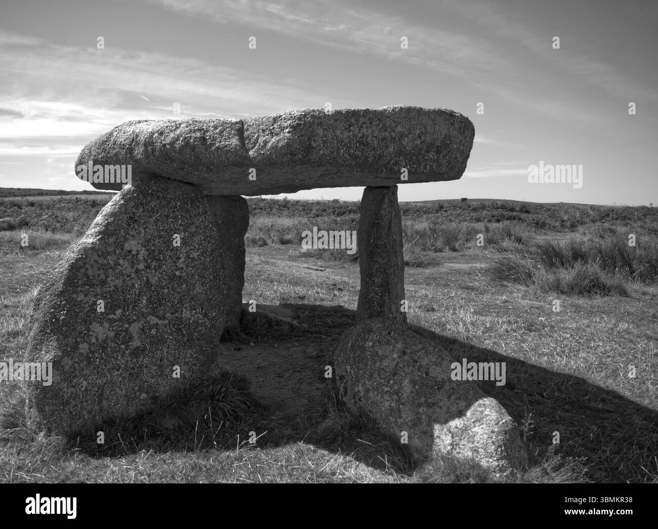 Lanyon Quoit, Cornwall in Black and White Stock Photo - Alamy