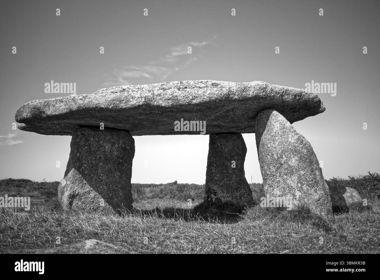 Lanyon Quoit, Cornwall in Black and White Stock Photo - Alamy