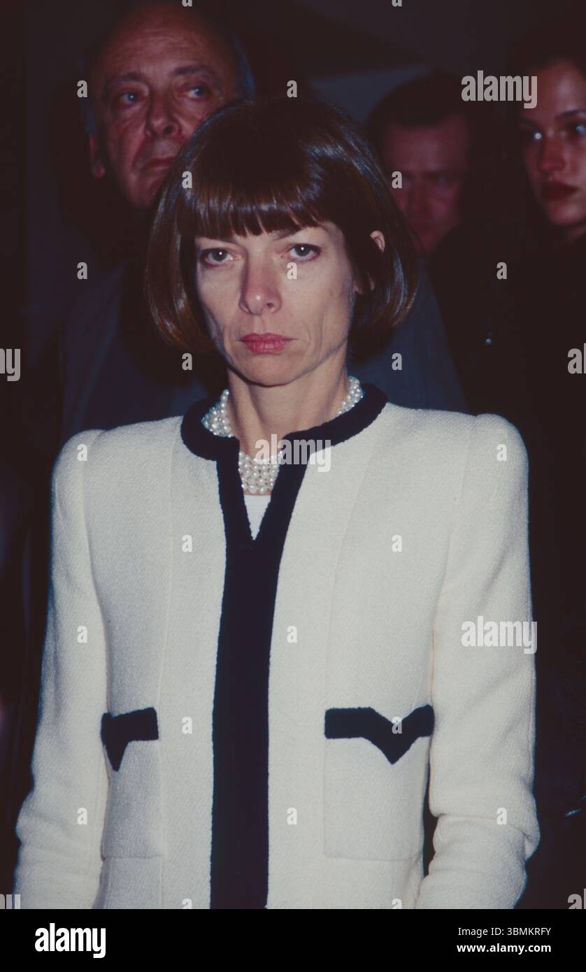 Anna Wintour attends the Marc Jacobs Spring 1997 Collection in New York ...