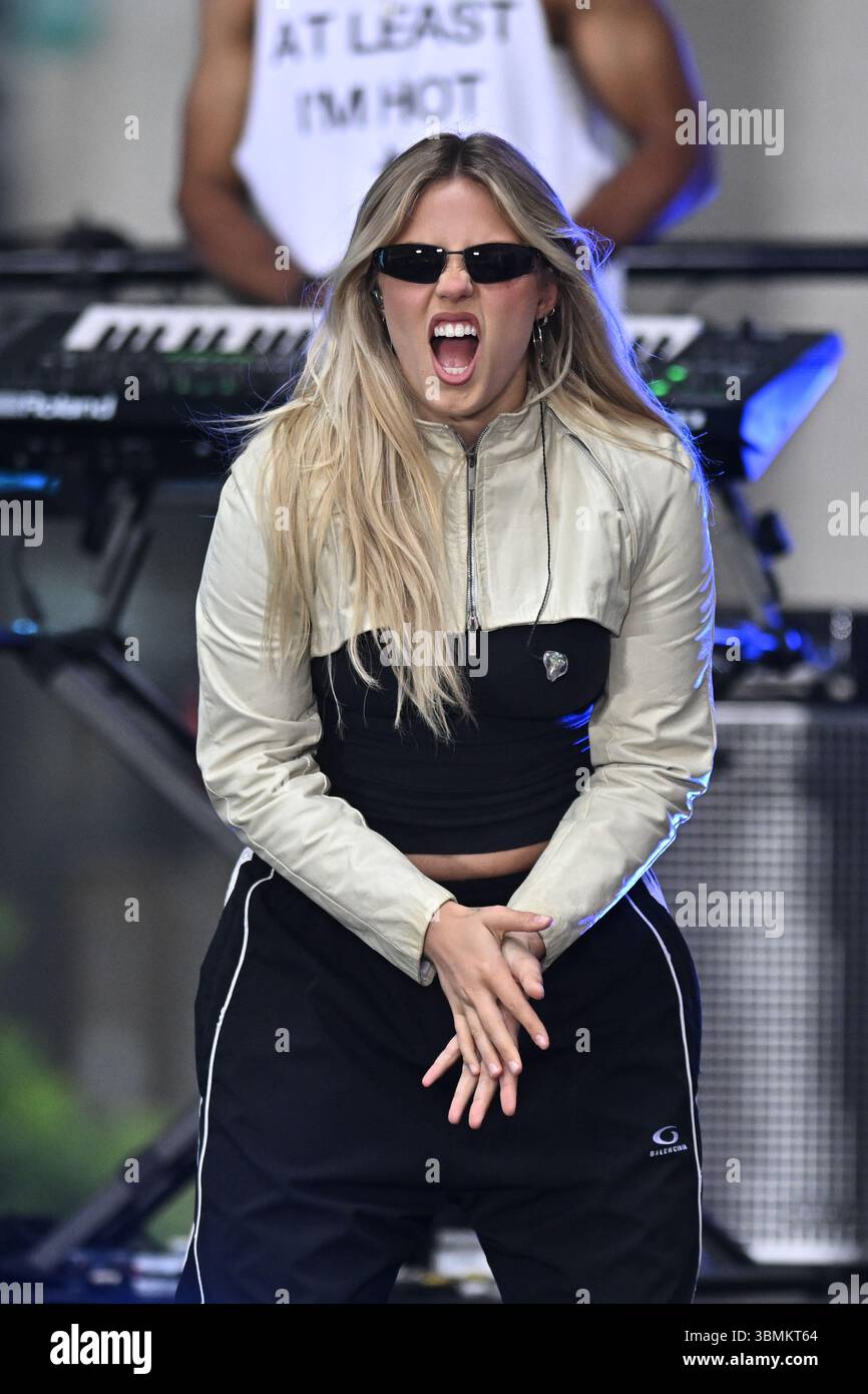 Renee rapp concert hi-res stock photography and images - Alamy