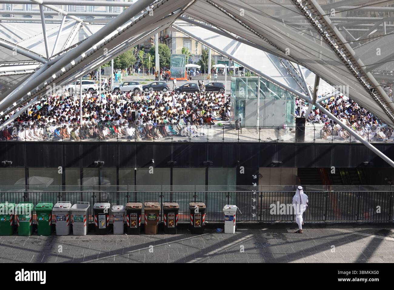 Eid family celebrating hi-res stock photography and images - Alamy