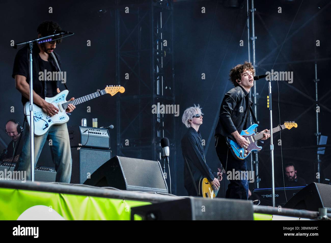 Josh Bartholomew Jenkinson, Robert Keating und Elijah Hewson von ...