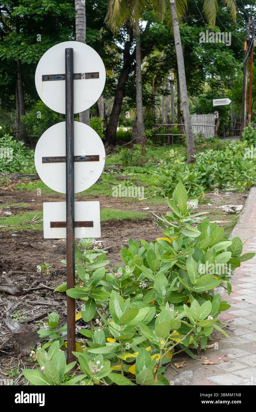 Old sign with trees behind hi-res stock photography and images - Alamy