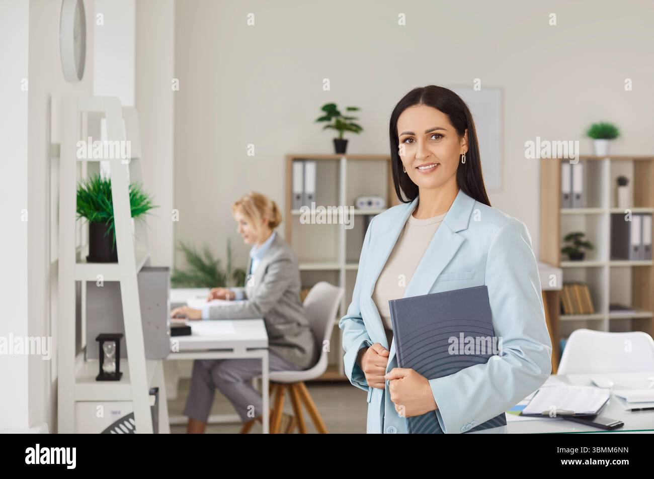 Person dressed in formal hi-res stock photography and images - Alamy