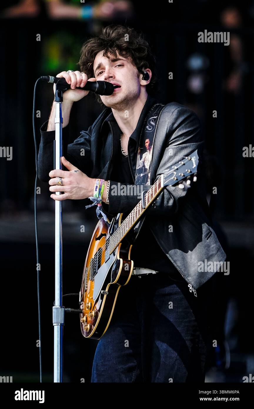 Elijah Hewson von Inhaler live auf dem Glastonbury Festival 2025 auf ...
