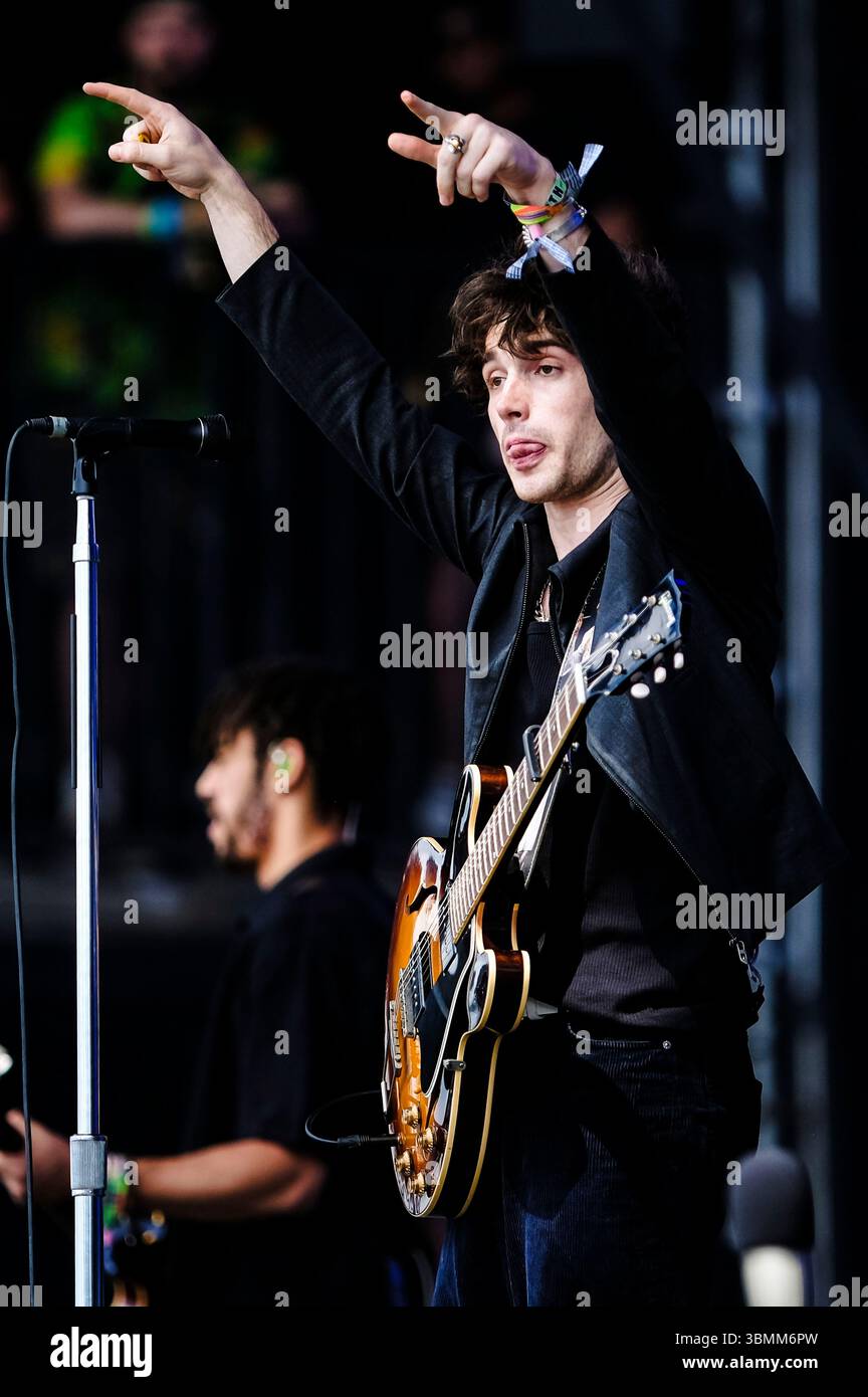 Elijah Hewson von Inhaler live auf dem Glastonbury Festival 2025 auf ...