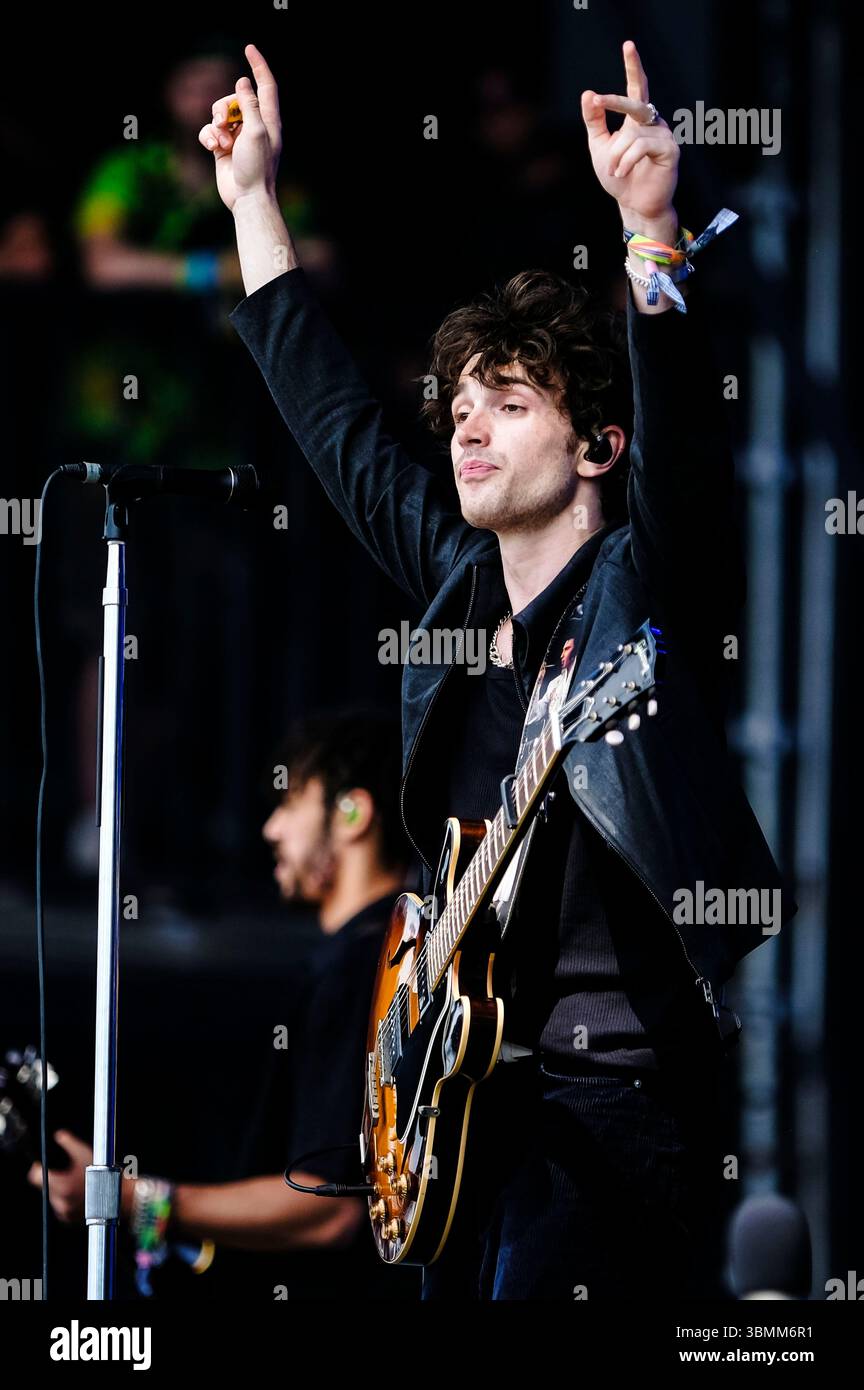 Elijah Hewson von Inhaler live auf dem Glastonbury Festival 2025 auf ...