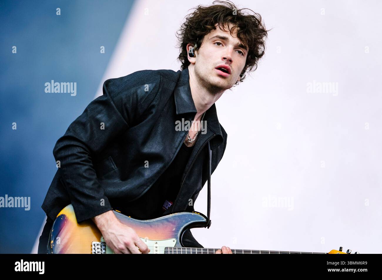 Elijah Hewson von Inhaler live auf dem Glastonbury Festival 2025 auf ...