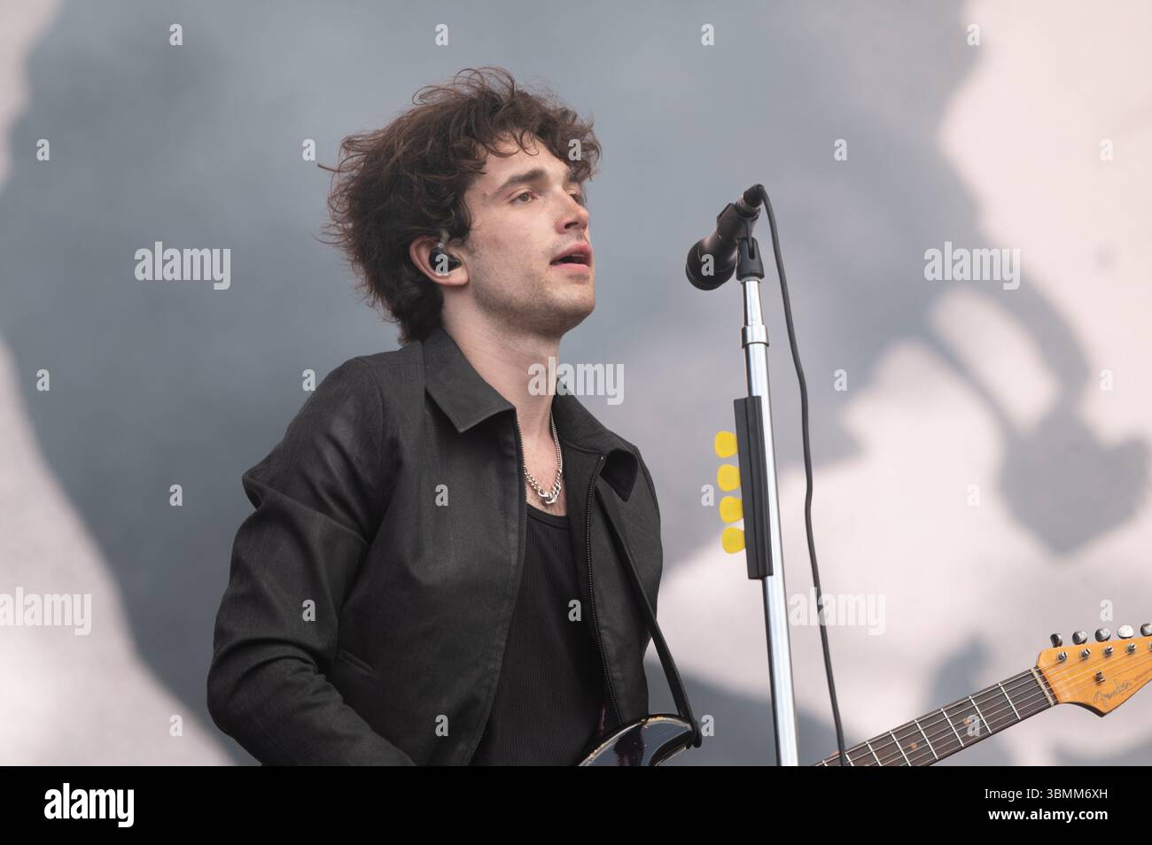 Elijah hewson live at glasto hi-res stock photography and images - Alamy