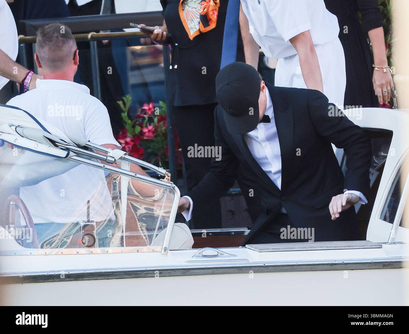 Venice, Bezos - Sanchez Wedding, day 4 guests leave the hotel to reach ...