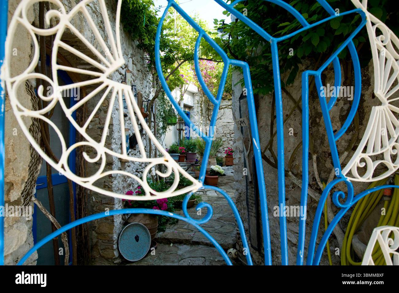 RECORD DATE NOT STATED Innenhof eines typischen Hauses auf der Insel ...