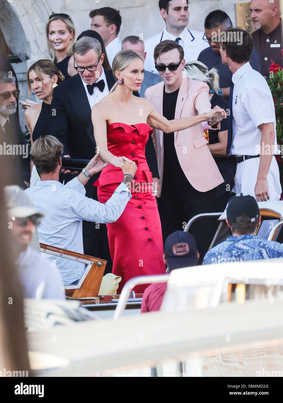 Venice, Bezos - Sanchez Wedding, day 4 guests leave the hotel to reach ...
