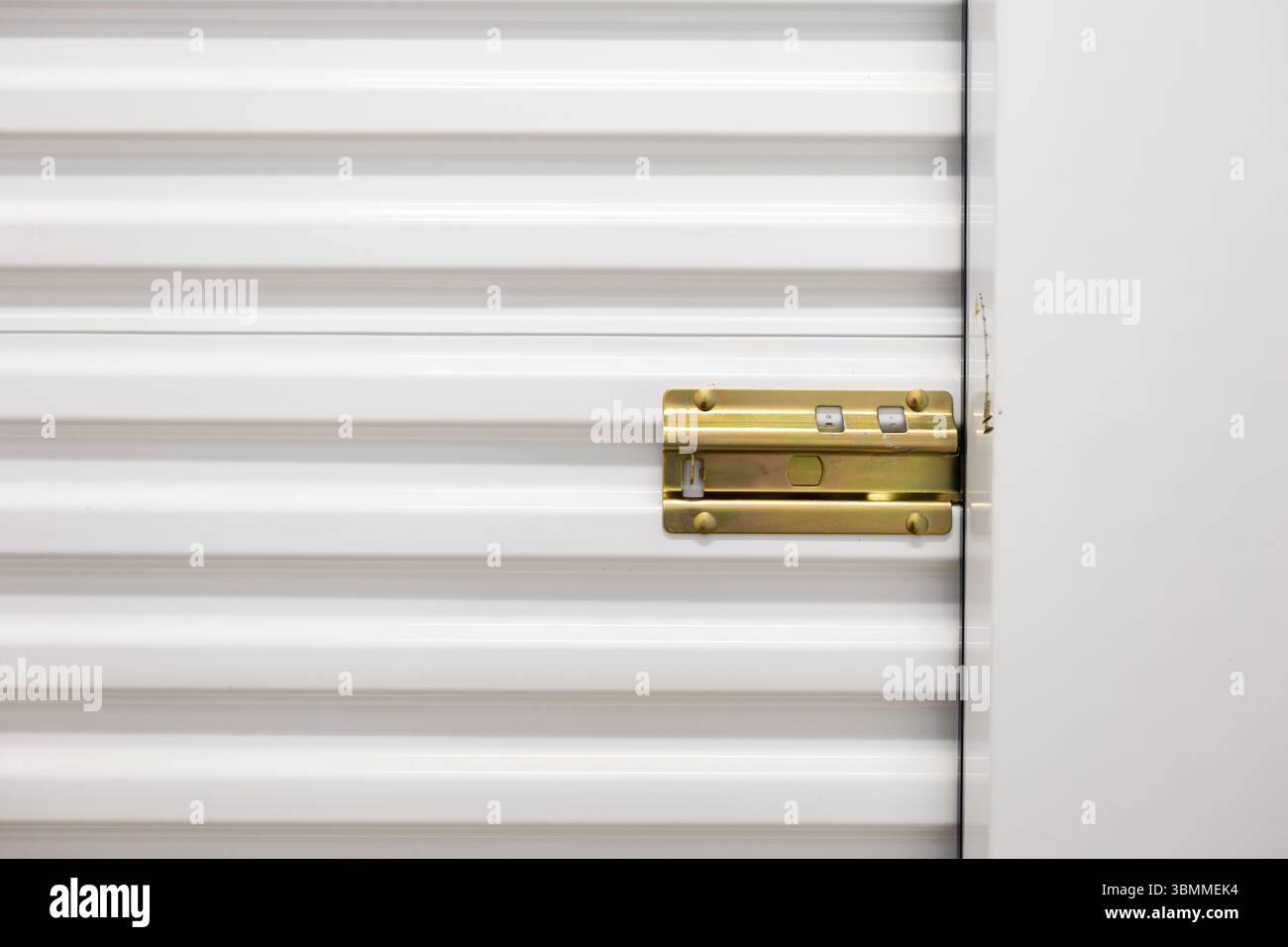 Self locking latch hi-res stock photography and images - Alamy