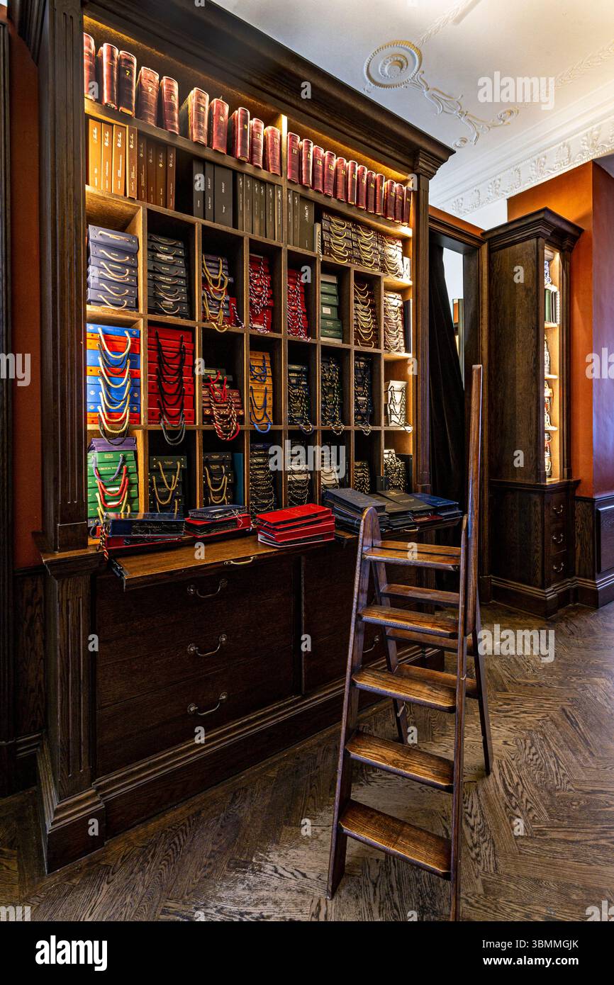 Anderson sheppard tailor hi-res stock photography and images - Alamy