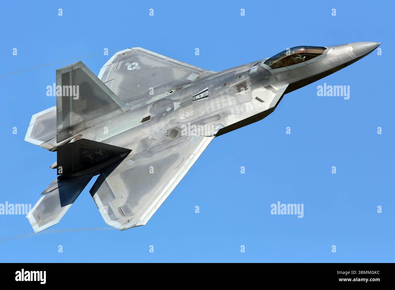 US Air Force Lockheed Martin/Boeing F-22 Raptor Advanced Fighter Jet ...