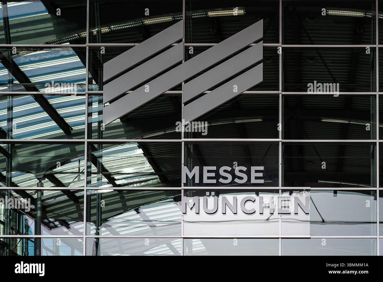 Messe München, München, 25.06.2025 Detailansicht des Logos und ...
