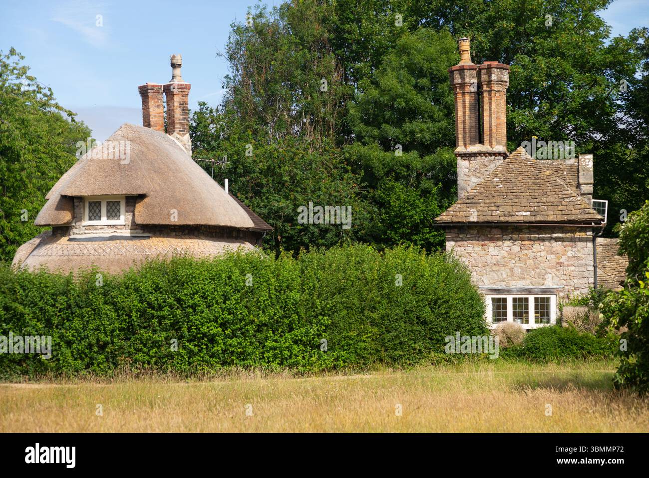 Cottages in national trust hi-res stock photography and images - Alamy