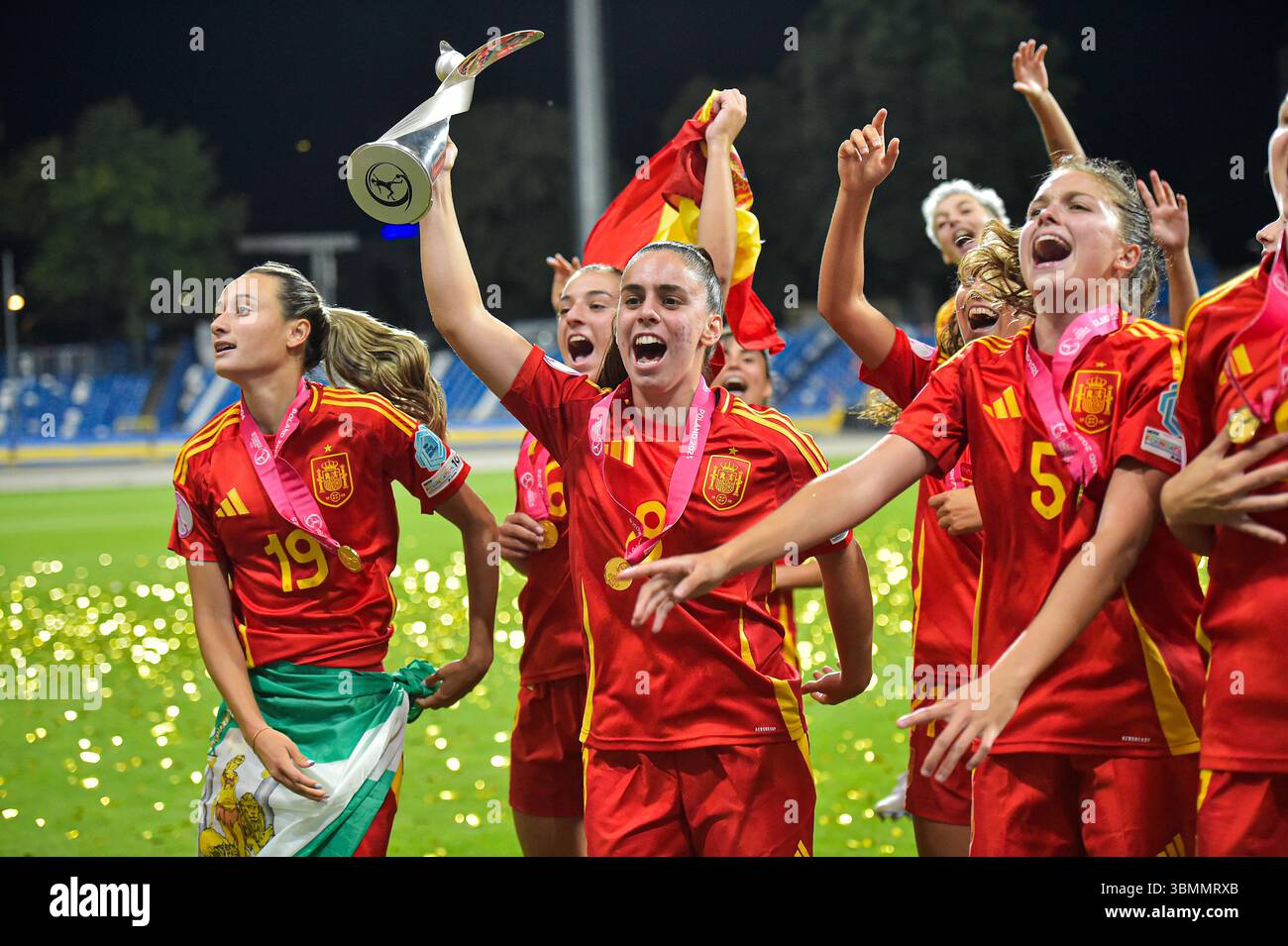 Rzeszow, Poland. 27th June, 2025. Spanish team celebrating tournament ...