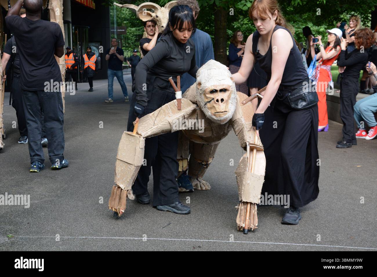 The Cardboard Animals that form The Herds paid a visit to Tower Bridge ...