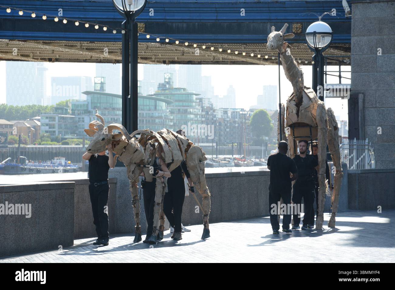 Lifesize puppet hi-res stock photography and images - Alamy
