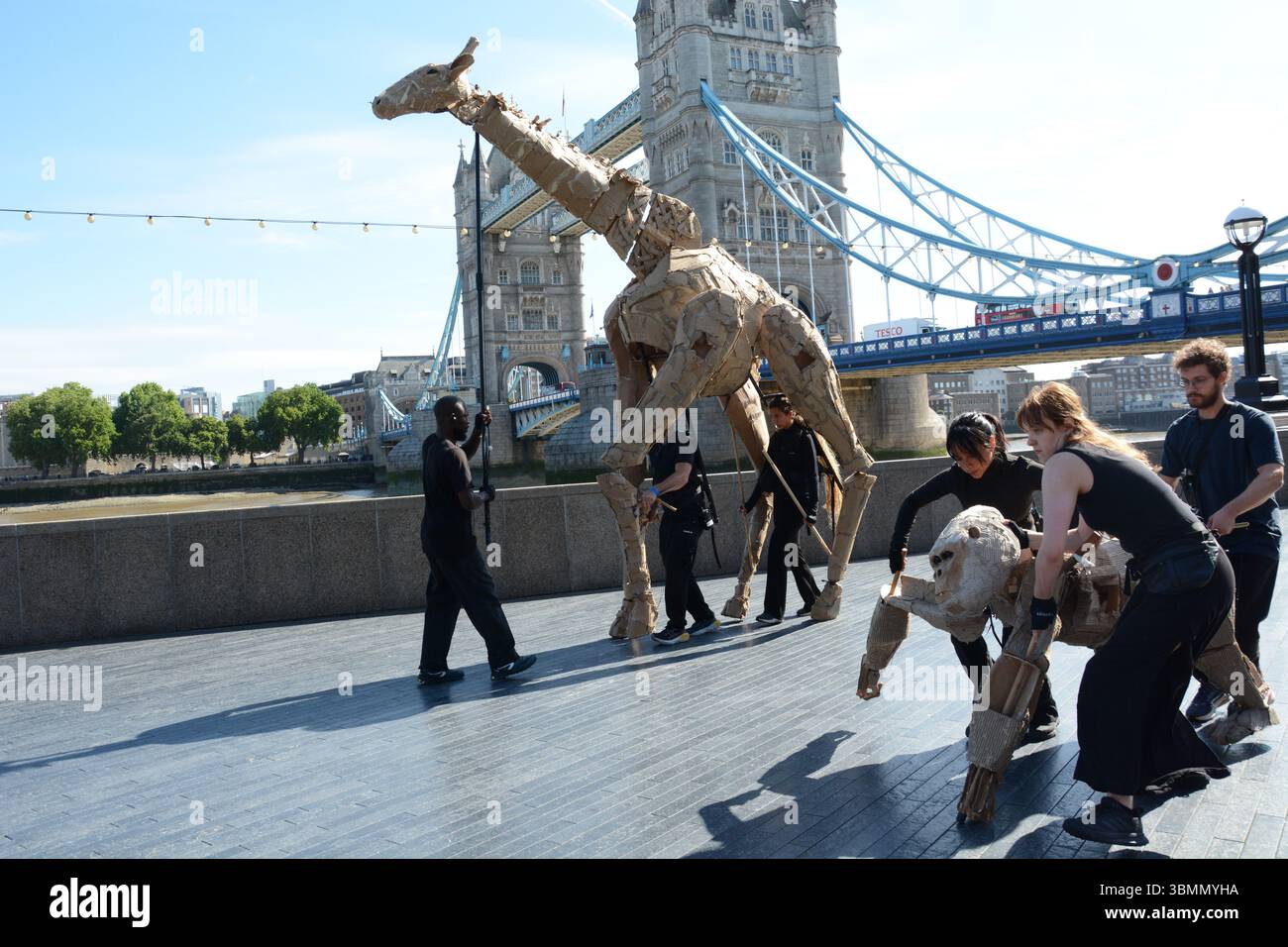 Lifesize puppet hi-res stock photography and images - Alamy