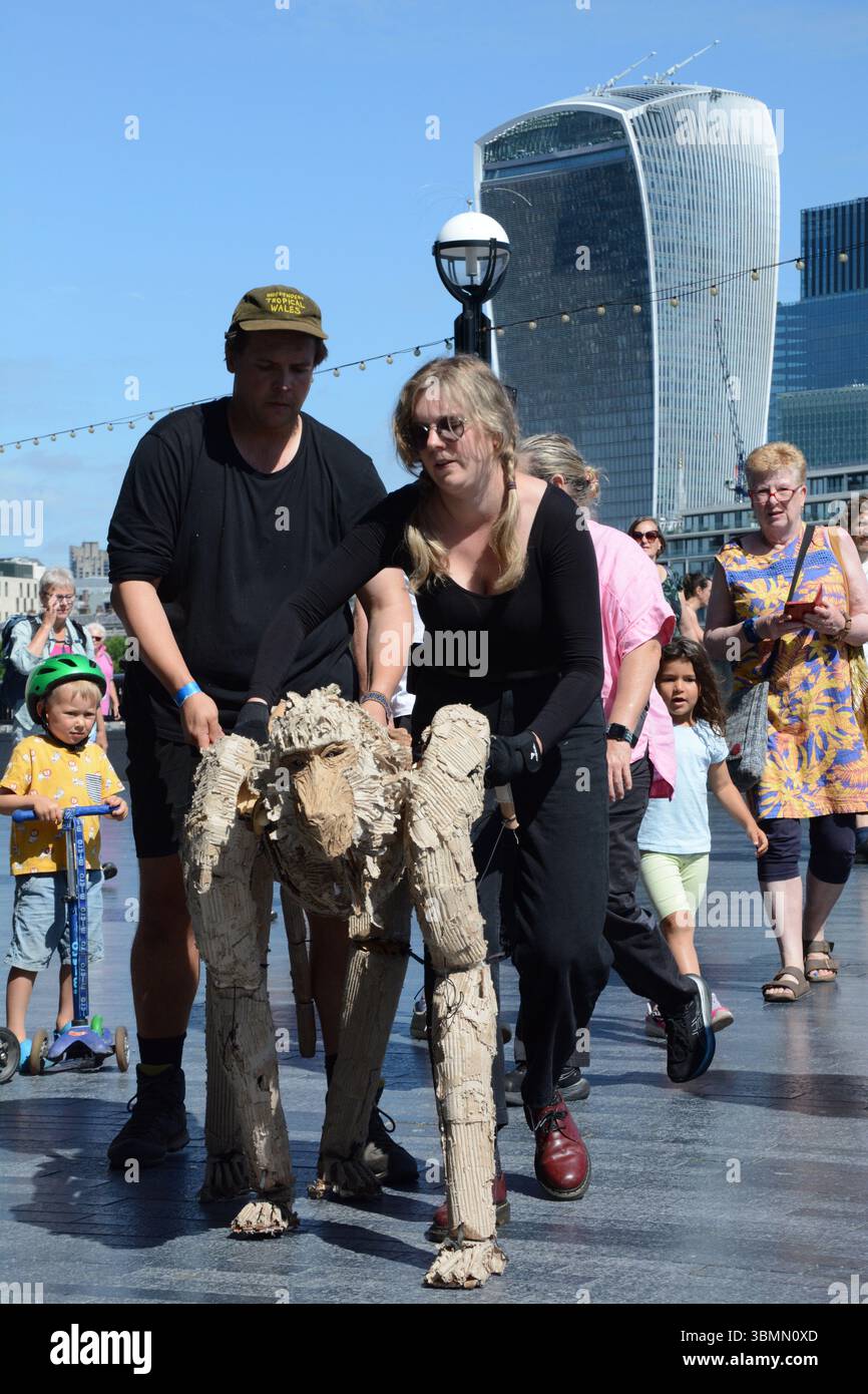The Cardboard Animals that form The Herds paid a visit to Tower Bridge ...