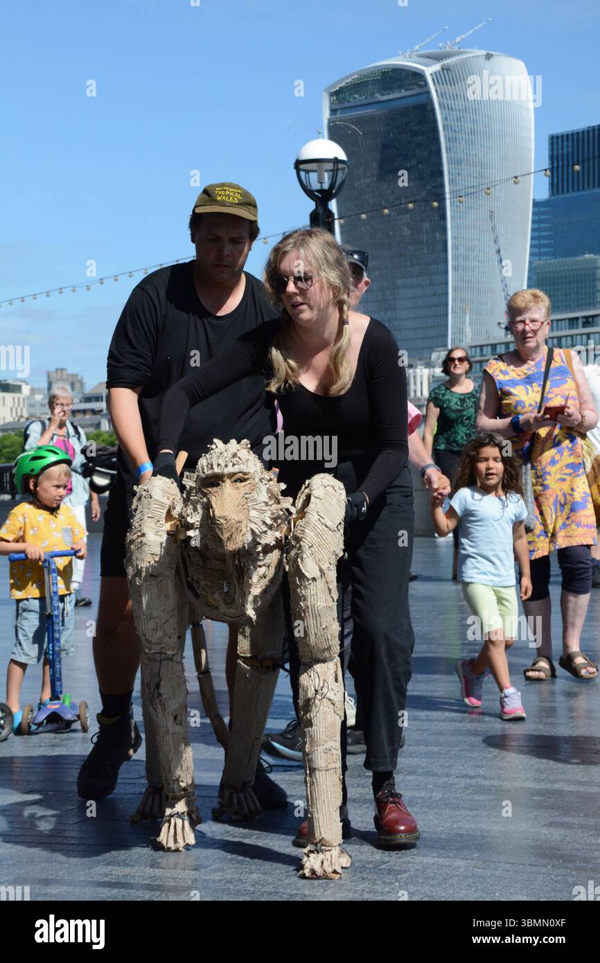 The Cardboard Animals that form The Herds paid a visit to Tower Bridge ...