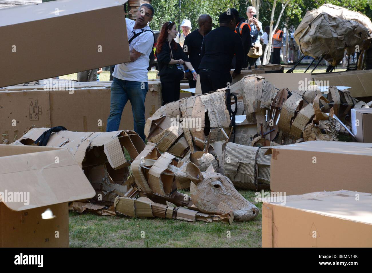 The Cardboard Animals that form The Herds paid a visit to Tower Bridge ...