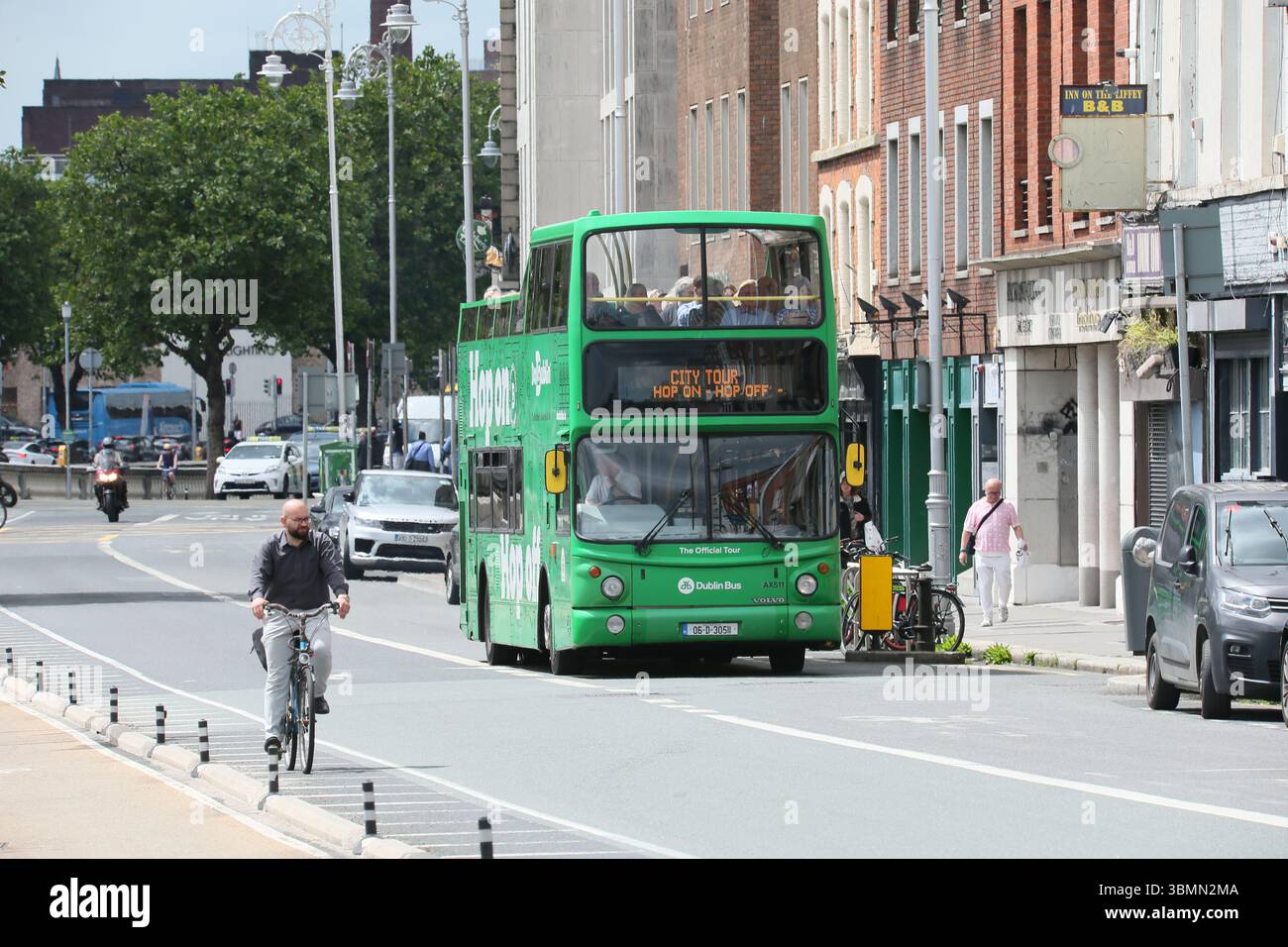 Dublin, Ireland - 17th June 2025 - lmage of a green Dublin tour bus ...