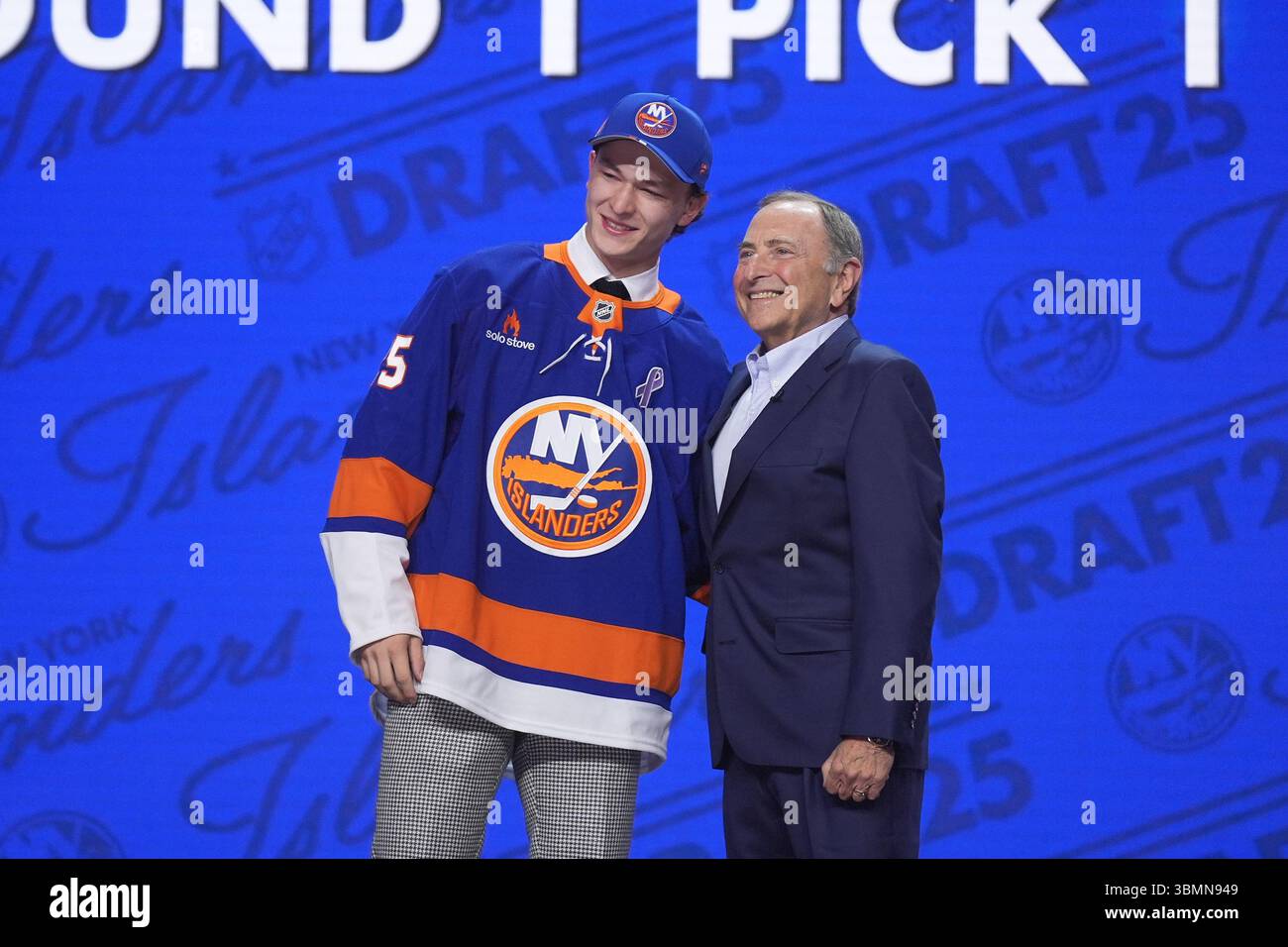 Matthew Schaefer, left, stands with NHL commissioner Gary Bettman after ...