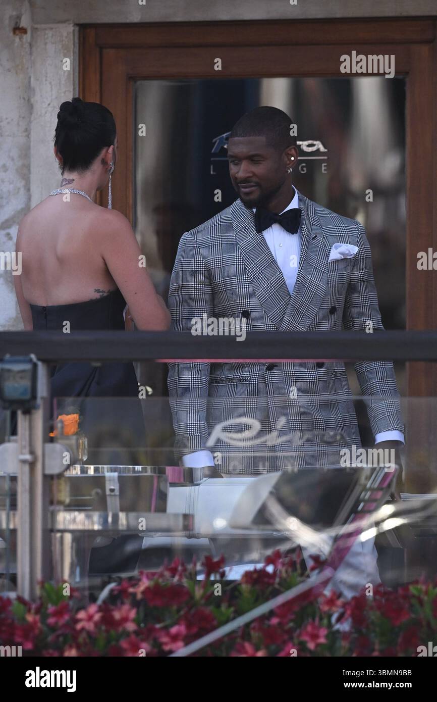 Jennifer Goicoechea , Usher Raymond Jeff Bezos and Lauren Sˆnchez ...