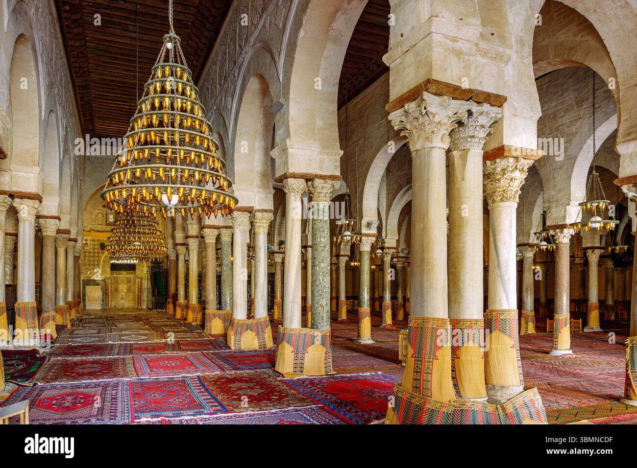 Prayer hall of the Great Mosque (Mosquee Sidi Oqba, Grande Mosque ...