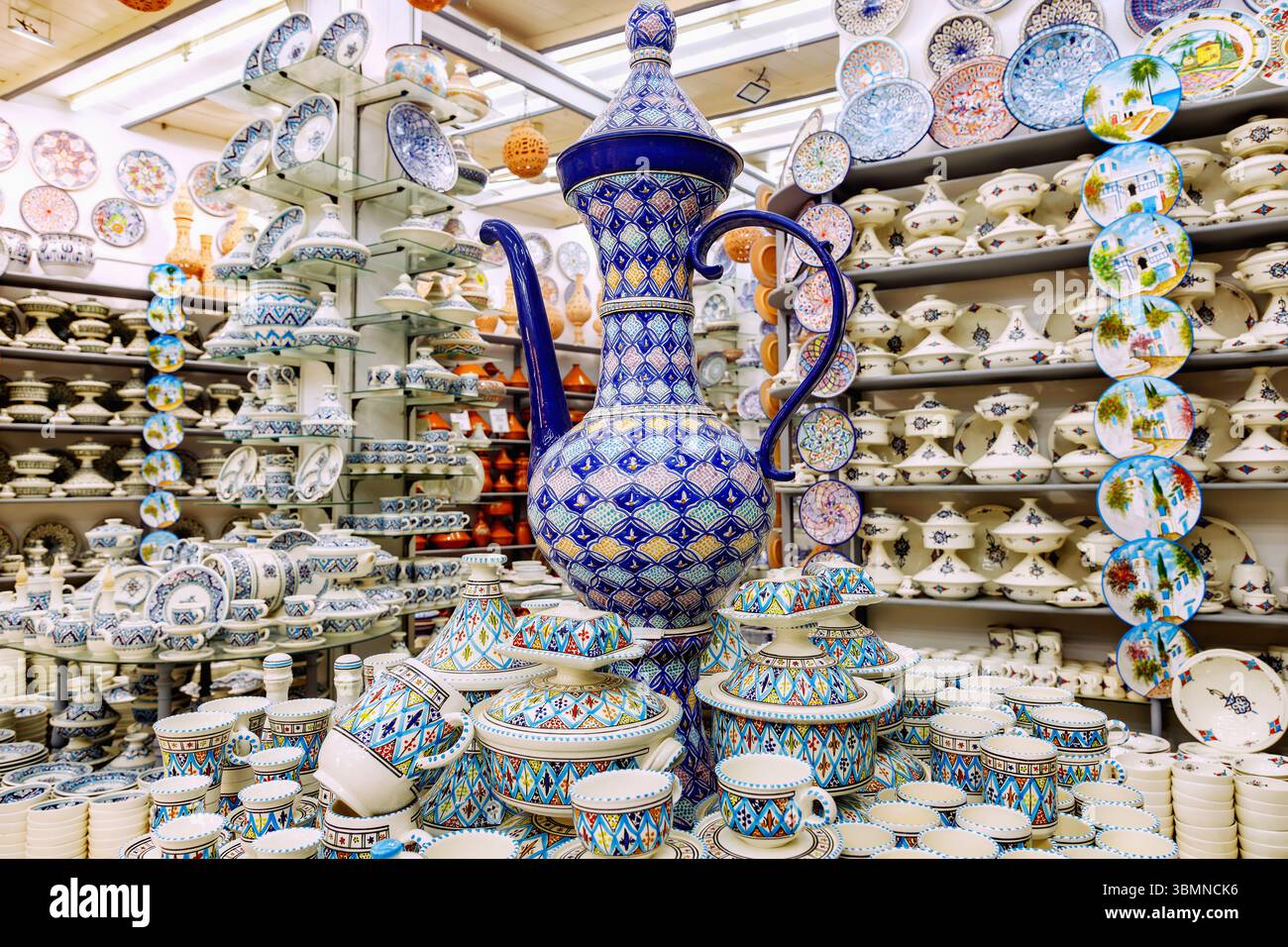 Ornamental pottery in the art shop L'Artisan By Kerkeni in the souk in ...