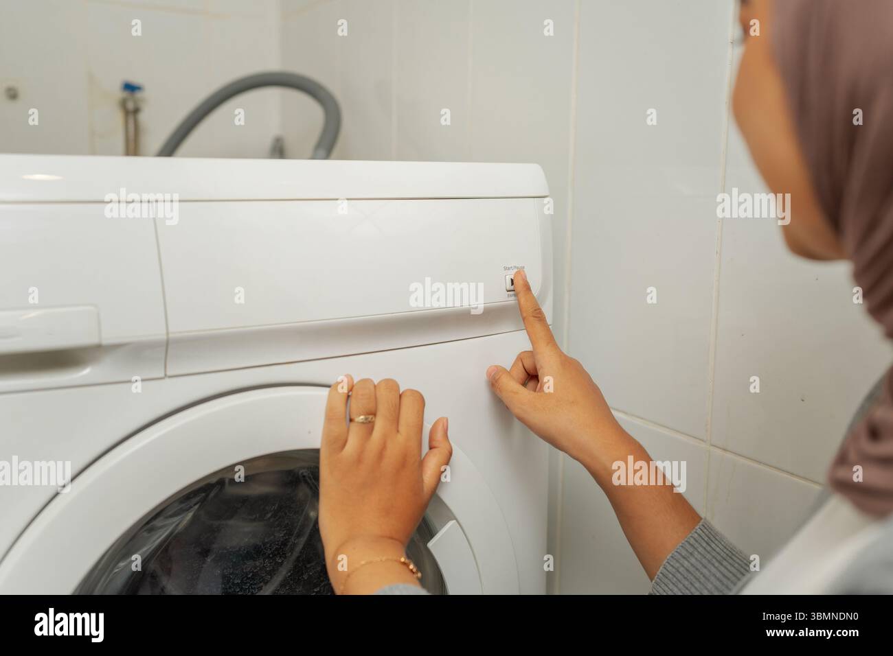 Washing machine in operation hi-res stock photography and images - Alamy