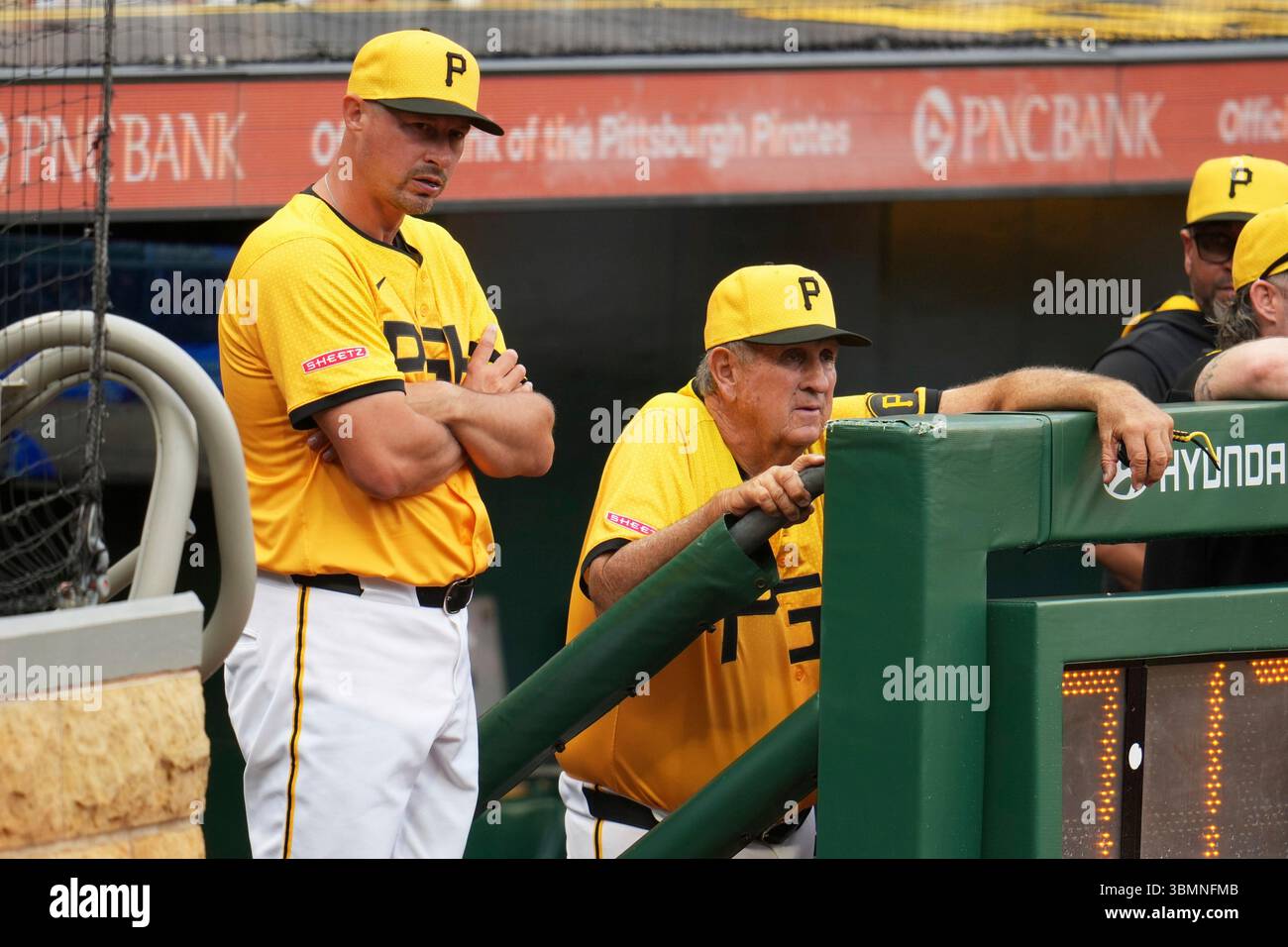 Pittsburgh Pirates manager Don Kelly, left, and coach Gene Lamont stand ...