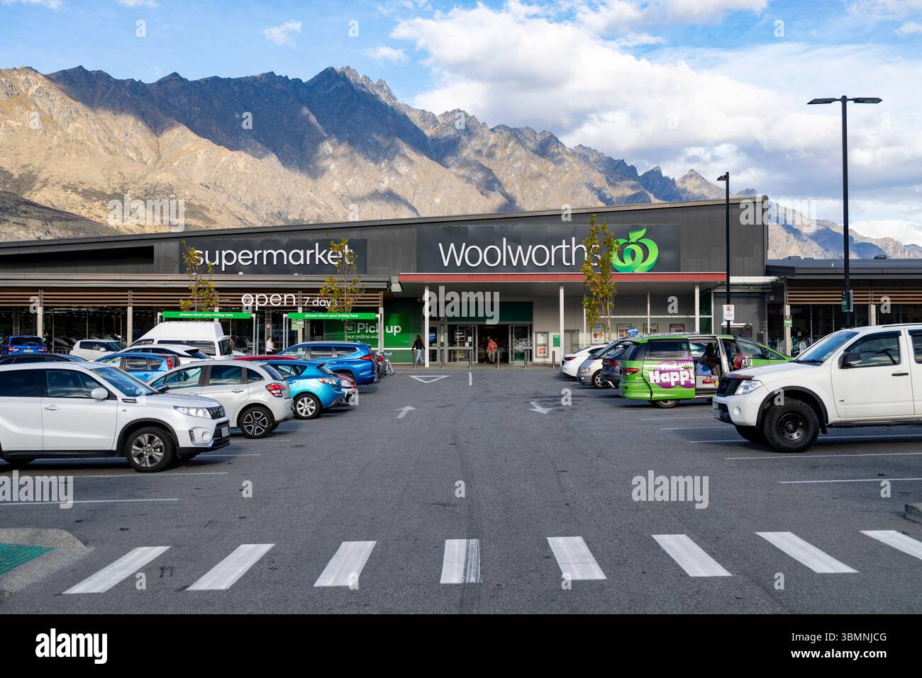 Five mile shopping mall hi-res stock photography and images - Alamy