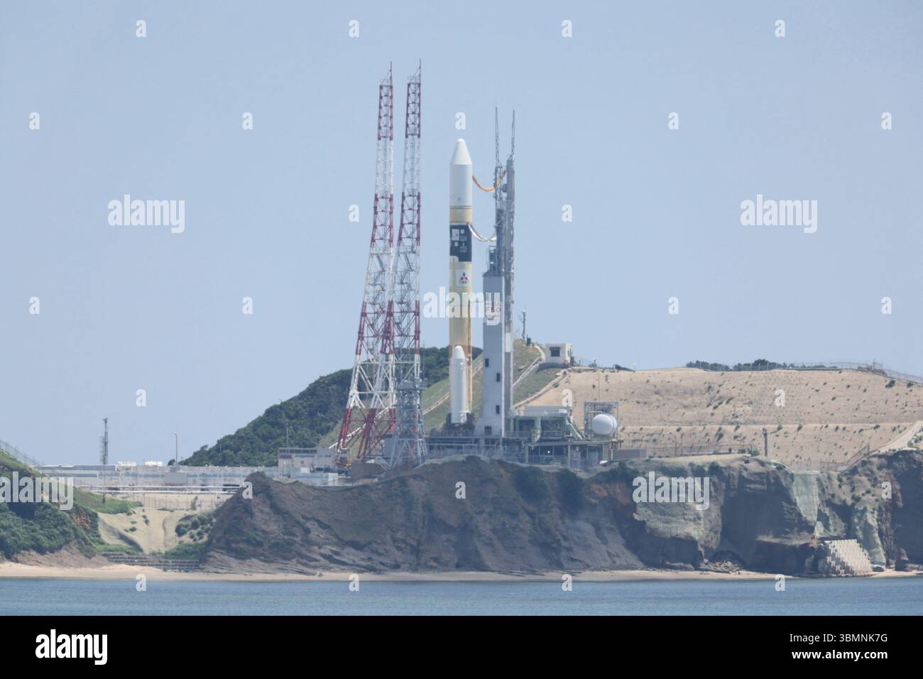 H2A rocket No.50 moves to the launch site at Tanegashima Space Center ...