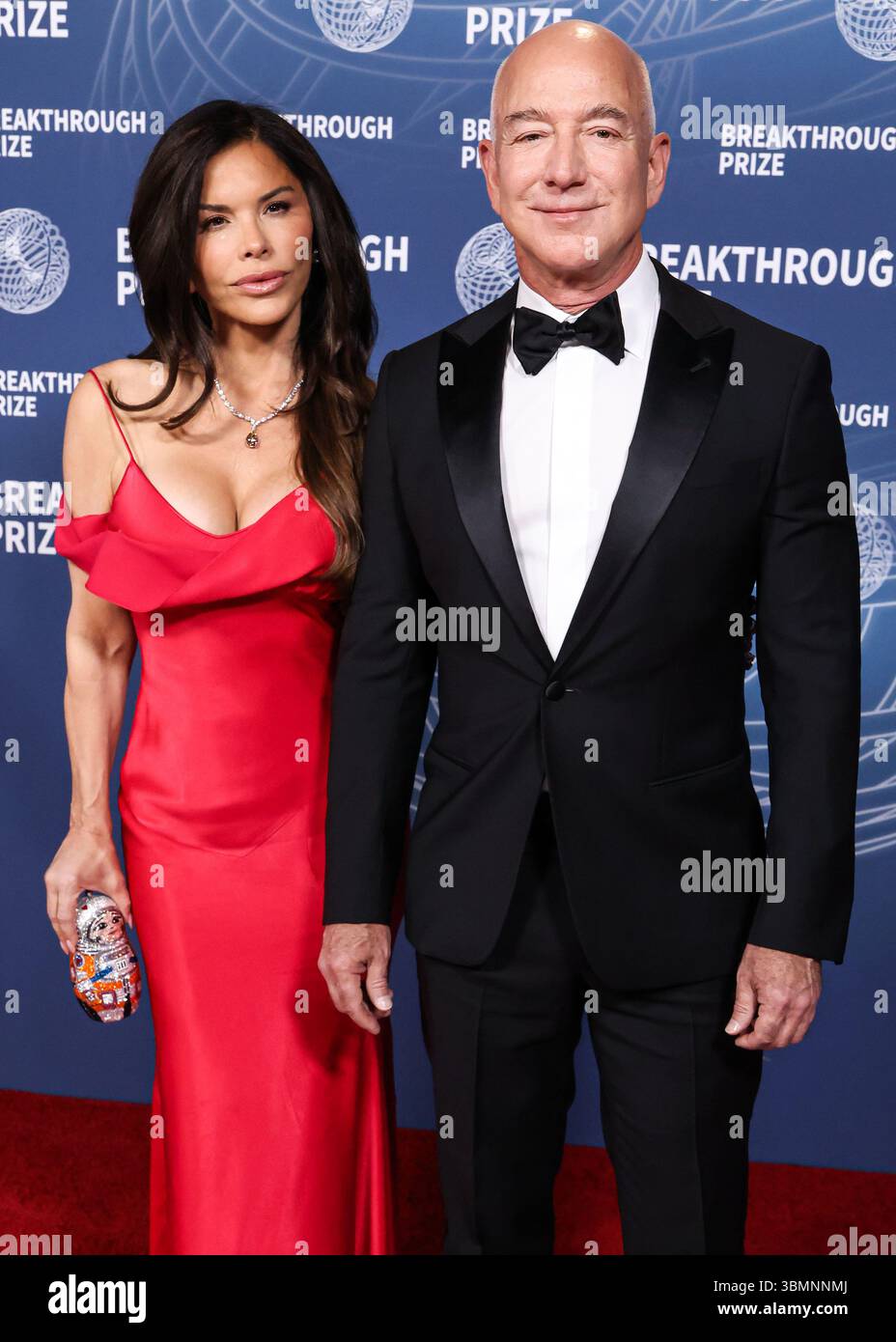 (FILE) Jeff Bezos and Lauren Sanchez Are Married! They tied the knot in ...