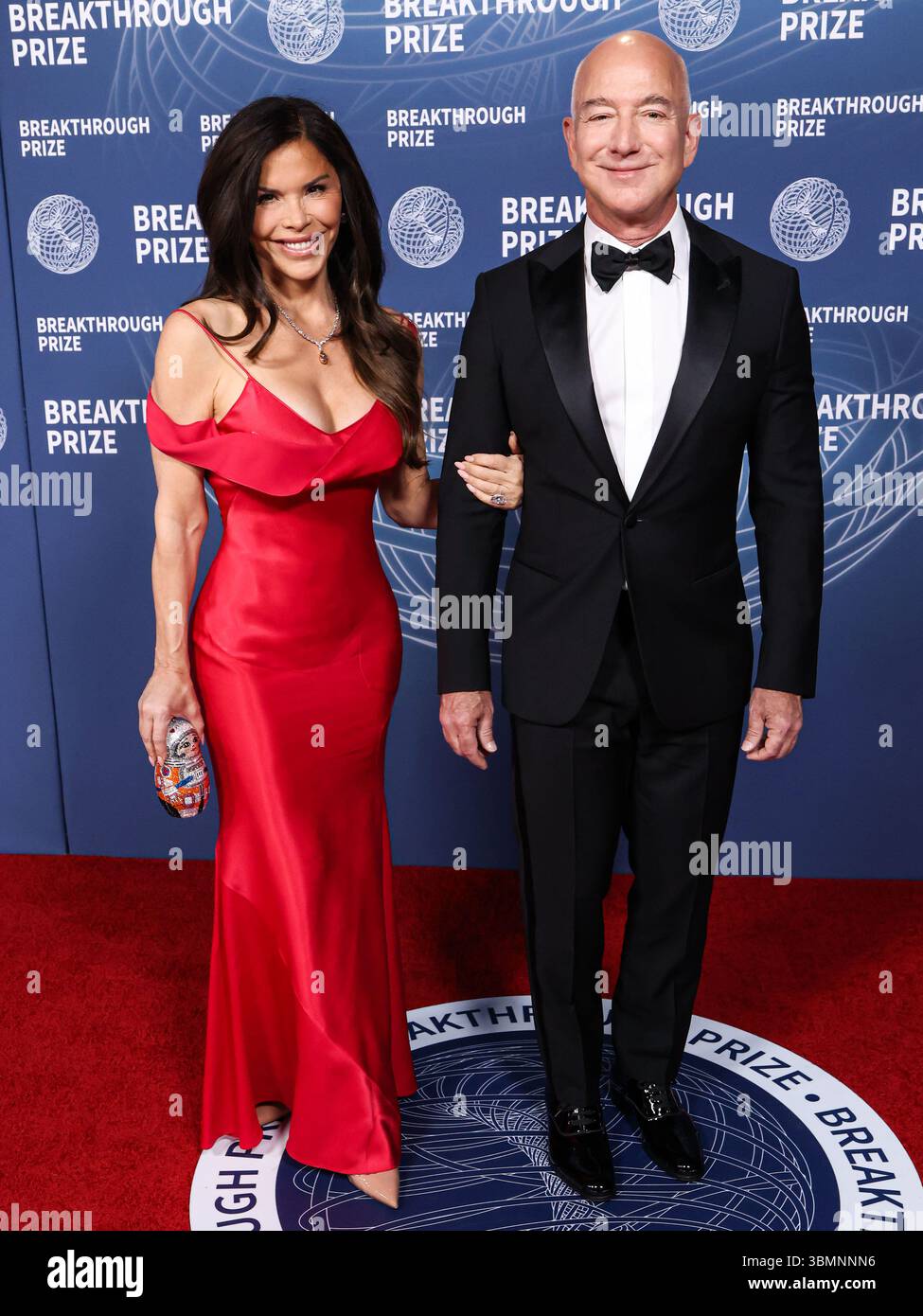 (FILE) Jeff Bezos and Lauren Sanchez Are Married! They tied the knot in ...