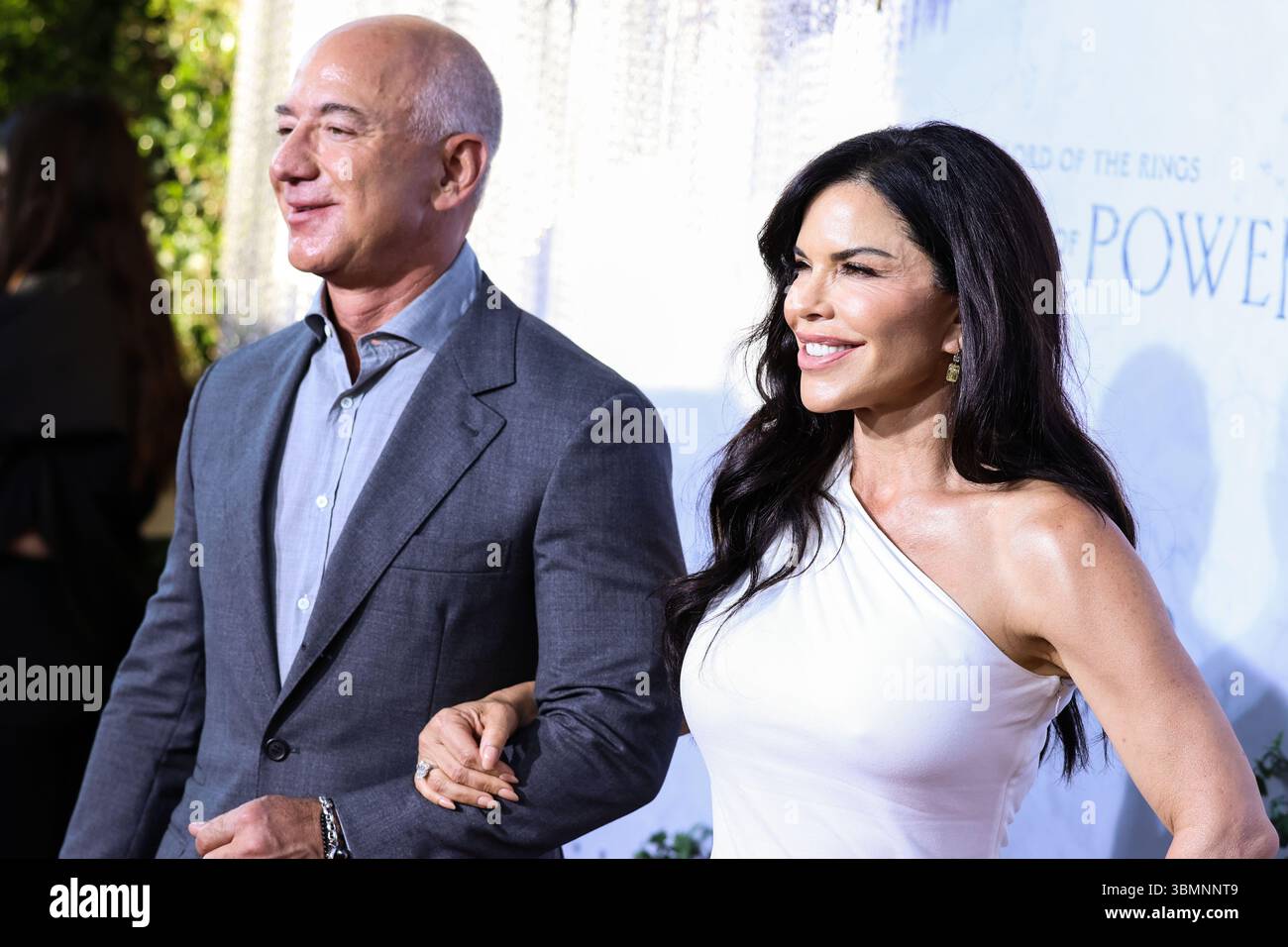 (FILE) Jeff Bezos and Lauren Sanchez Are Married! They tied the knot in ...