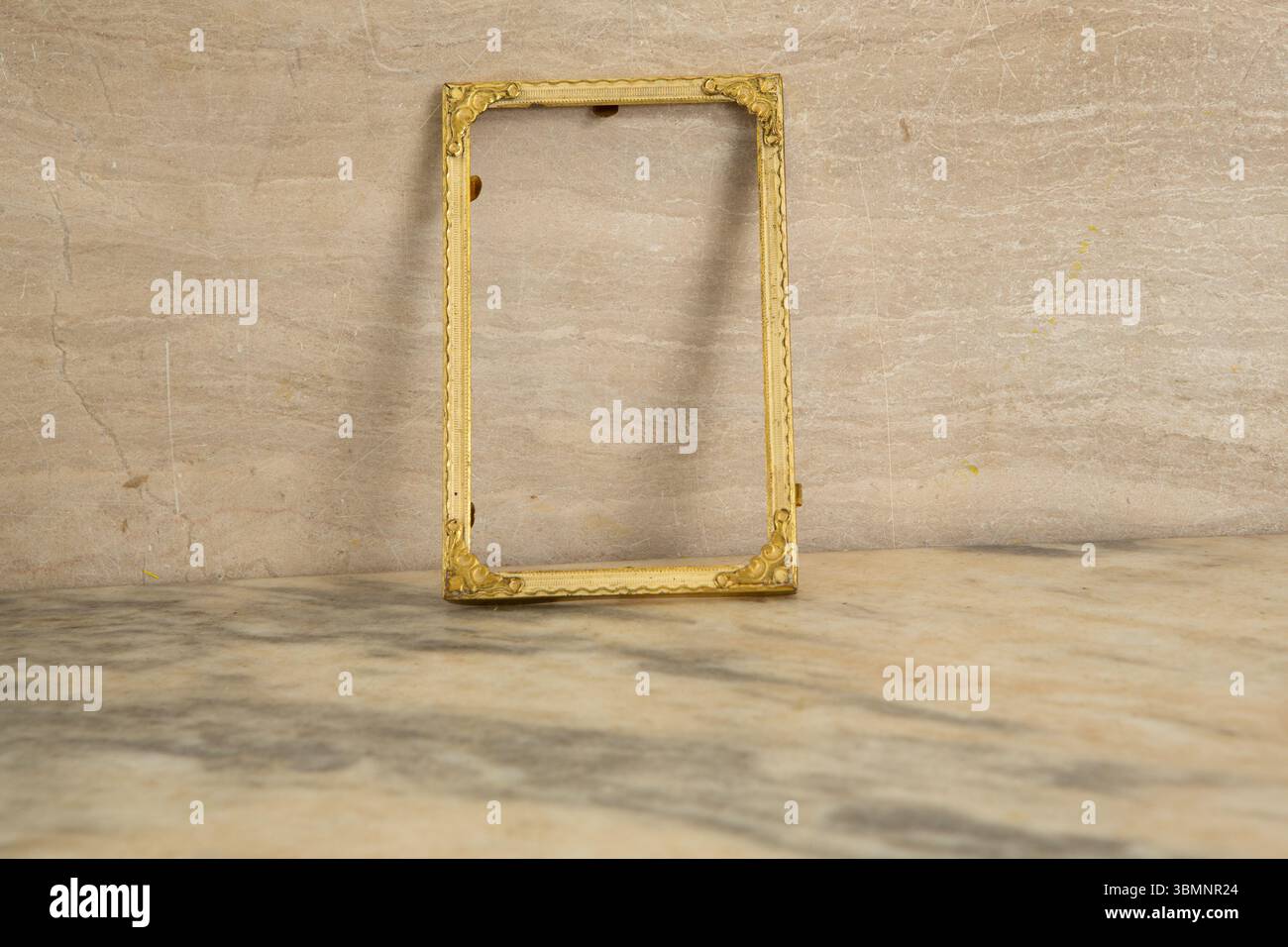 Minimalistic close up gold hi-res stock photography and images - Alamy