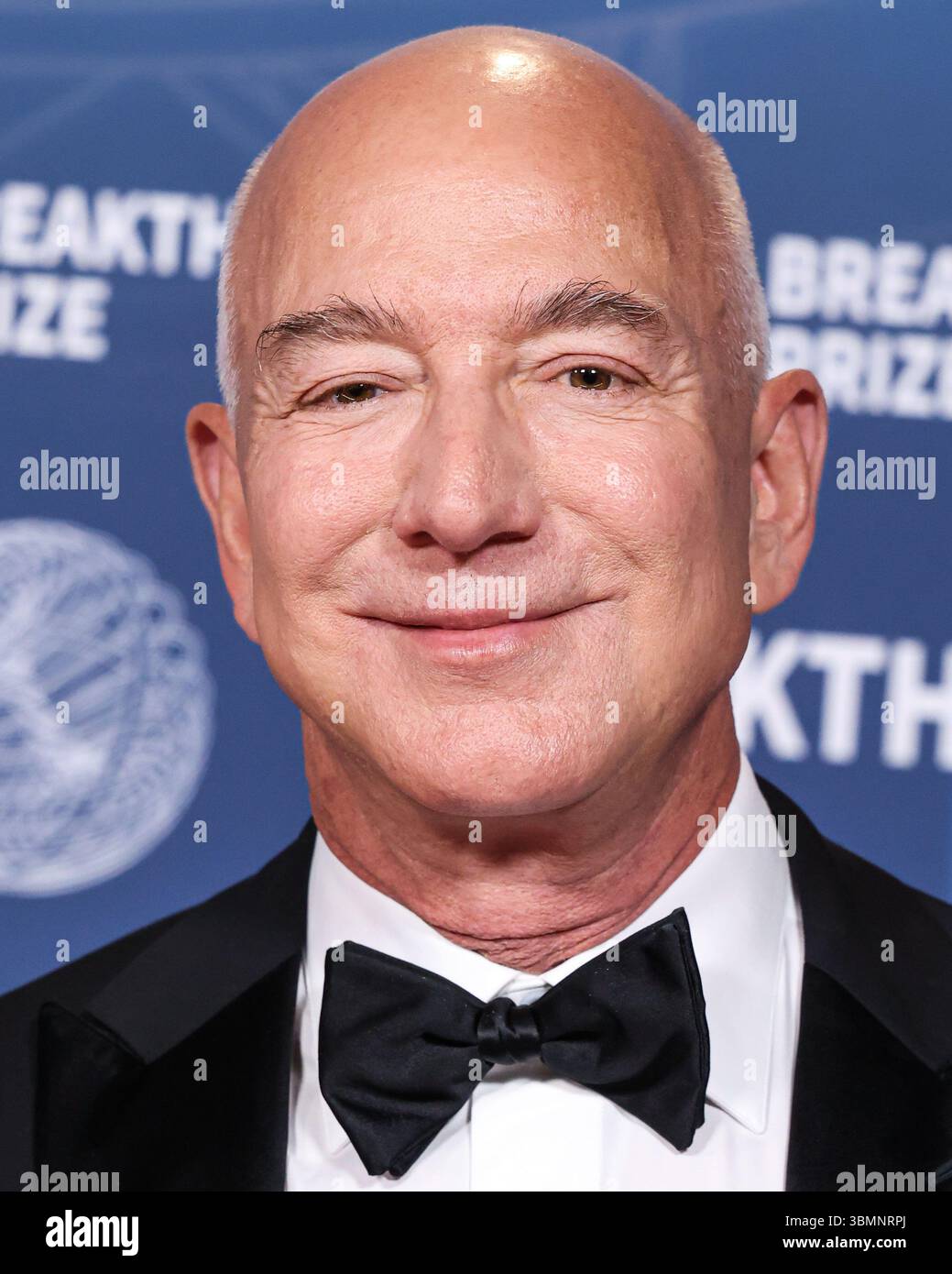 (FILE) Jeff Bezos and Lauren Sanchez Are Married! They tied the knot in ...