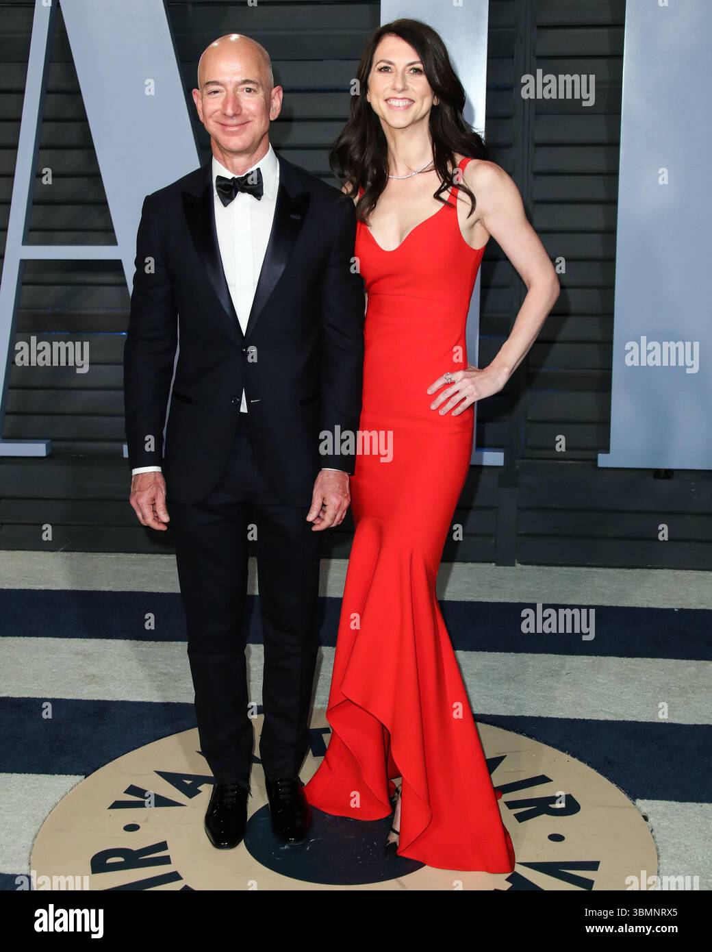 (FILE) Jeff Bezos and Lauren Sanchez Are Married! They tied the knot in ...
