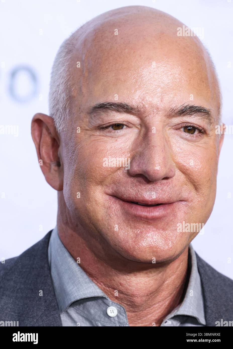 (FILE) Jeff Bezos and Lauren Sanchez Are Married! They tied the knot in ...