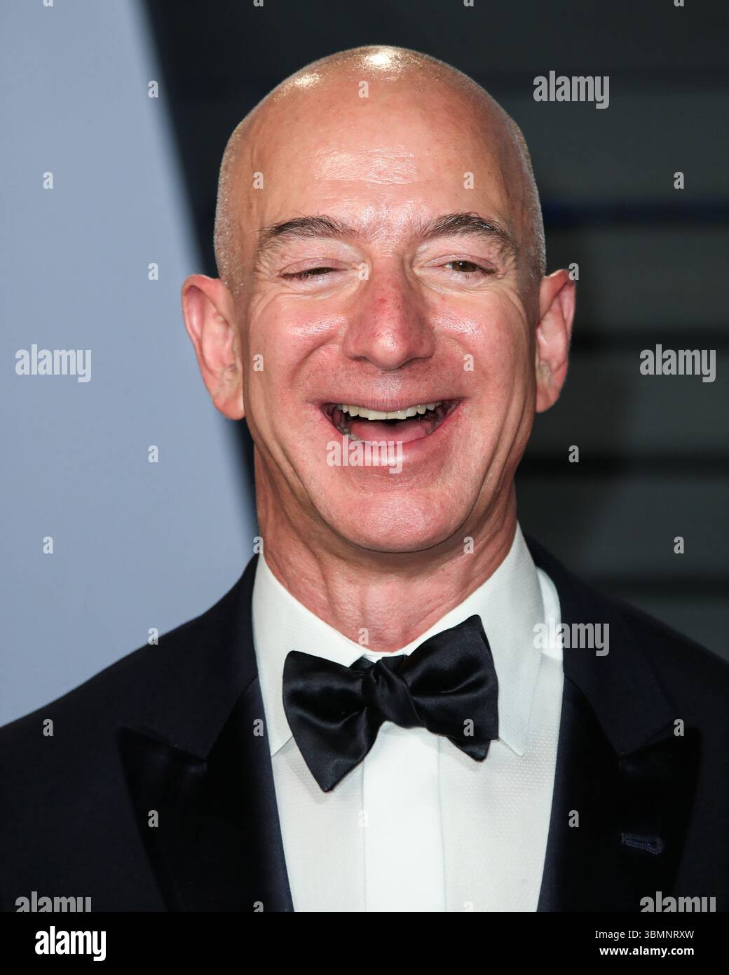 (FILE) Jeff Bezos and Lauren Sanchez Are Married! They tied the knot in ...