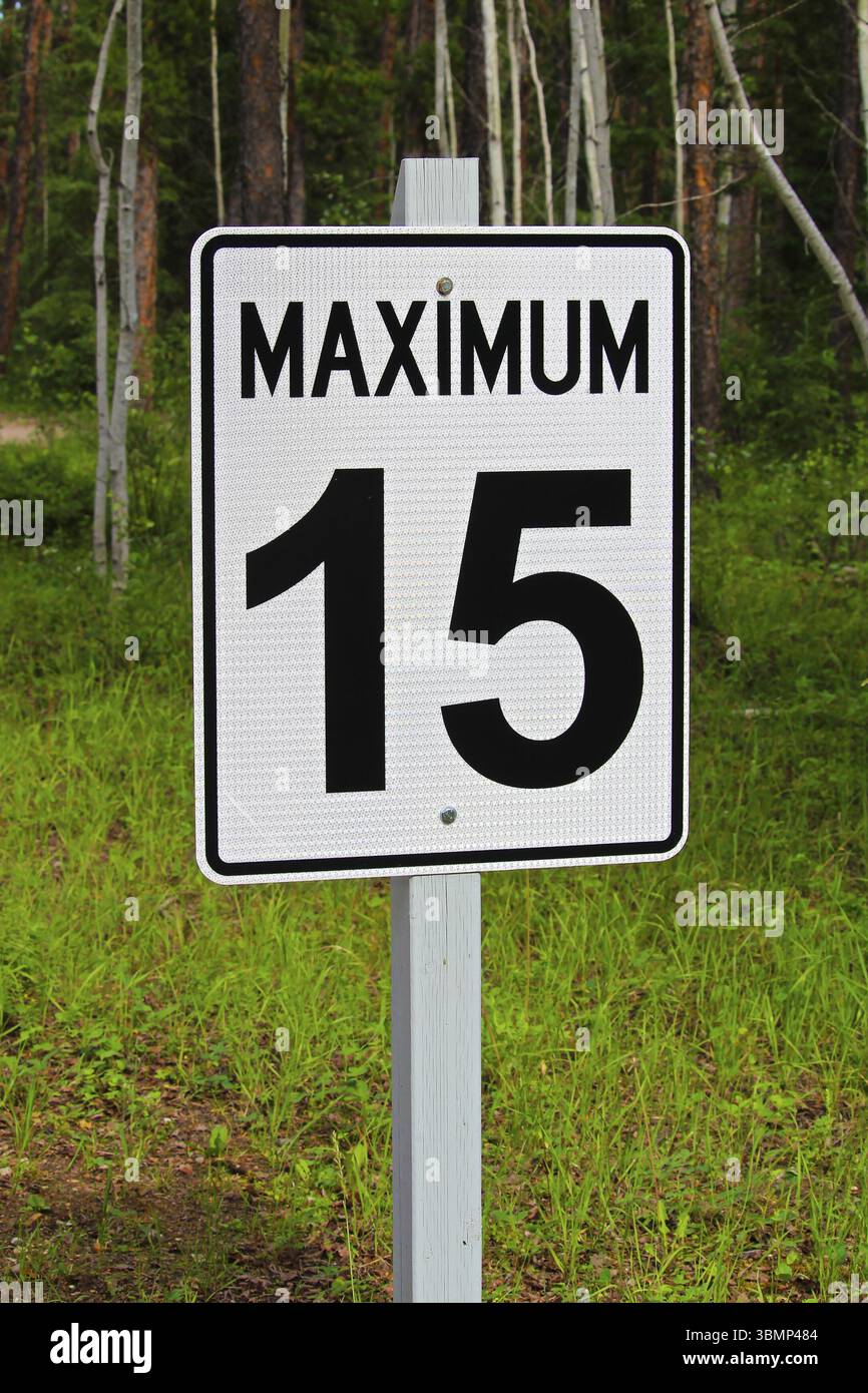 An angled view of a maximum 15 speed limit sign Stock Photo - Alamy