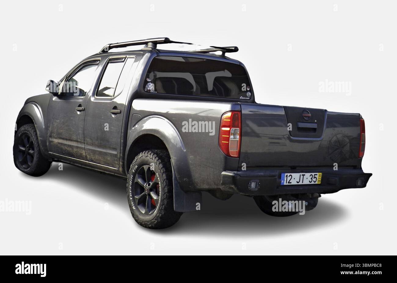 Nissan navara d40 hi-res stock photography and images - Alamy